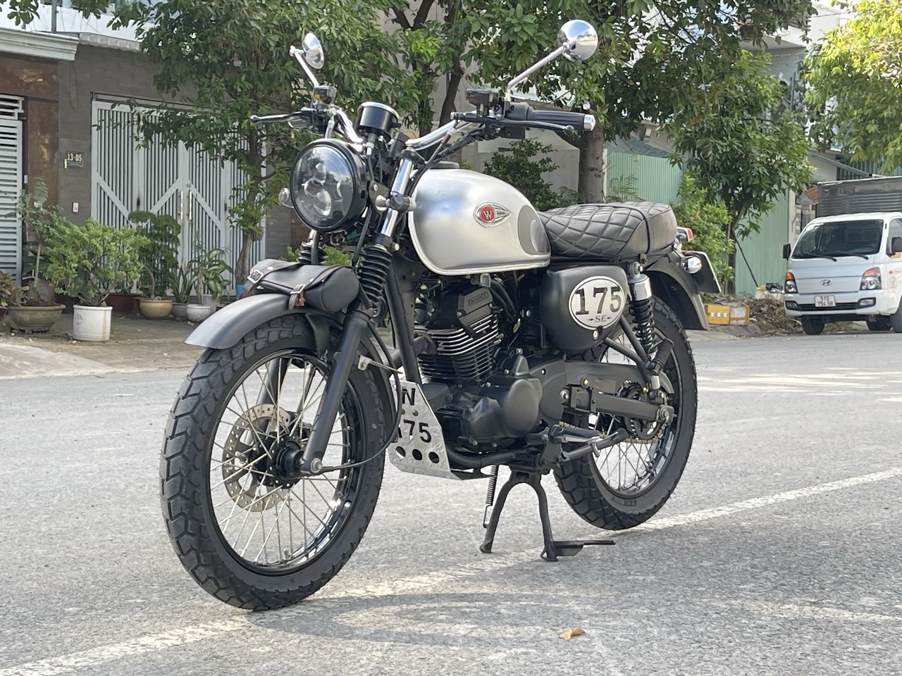 KAWASAKI W175 SE 2018 GIÁ 42 TRIỆU - THÁI THUẬN MOTOR